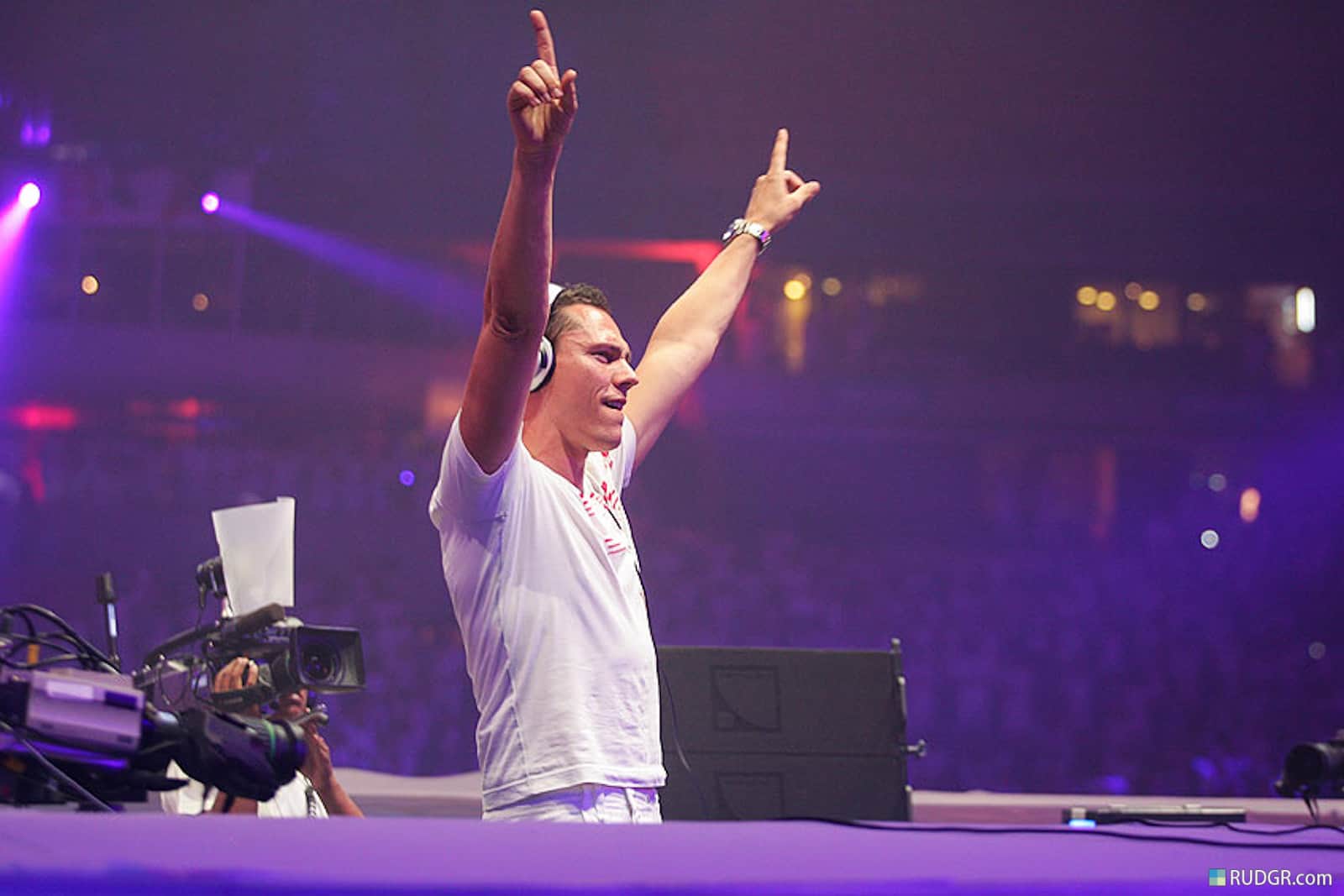 Tiësto uploads stunning Pyramids of Giza set to YouTube: Watch