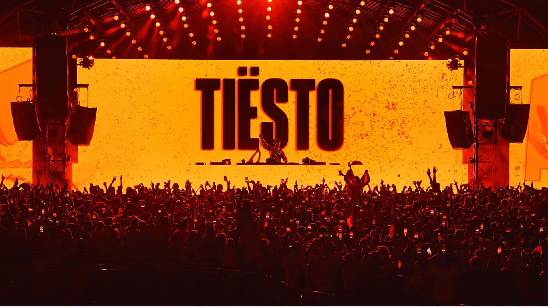 Tiësto reveals that he will perform a 3 hour set at Pyramids